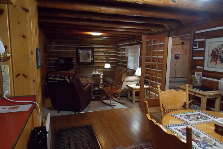 The White Buffalo Rustic Cabin Located In The Middle Of West Yellowstone, Mt - West Yellowstone, MT