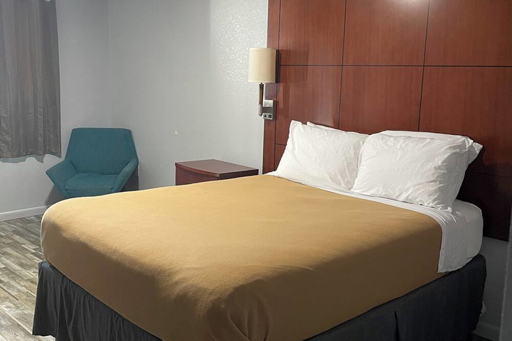 Newly Remodeled 14-room Hotel In Charming St. Mary's . - Amelia Island, FL