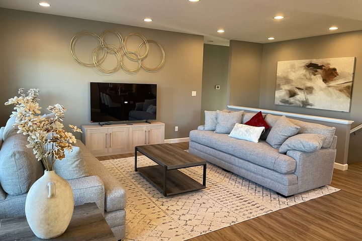 Modern Style Large Family Home. 5 Bed 3 Bath With Plenty Of Living Space. - Waterloo, IA