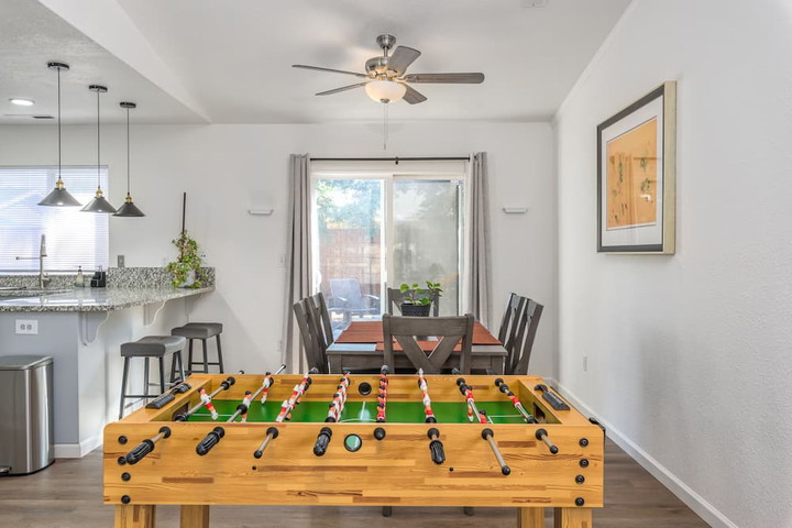3br Stylish Retreat En Route To Yosemite, Centrally Located In Merced! - Merced