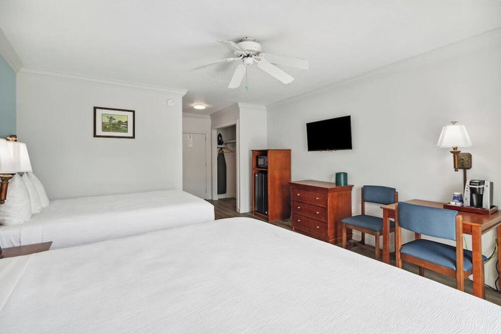 Sunlit Ocean View Suite, Ideal For Relaxing Family Getaways With Outdoor Pool - Jacksonville, FL