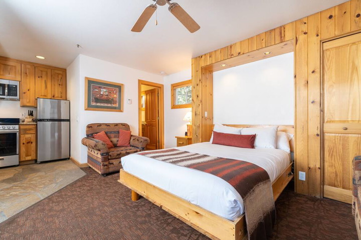 Just What You Were Looking For! Onsite Pool, Free Parking, Outdoor Spa Tub! - Tahoe Vista, CA