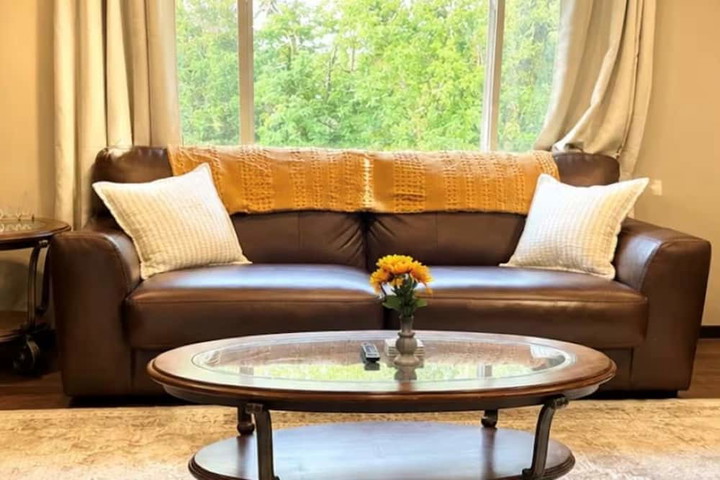 Luxury 6br Retreat - Spacious & Refined Living - Lakeville, MN