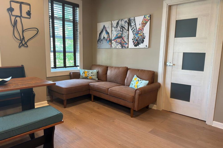New! Urban Oasis, Chic 3-br 2-ba Corner Unit, Steps Away From Nyc! - Jersey City, NJ