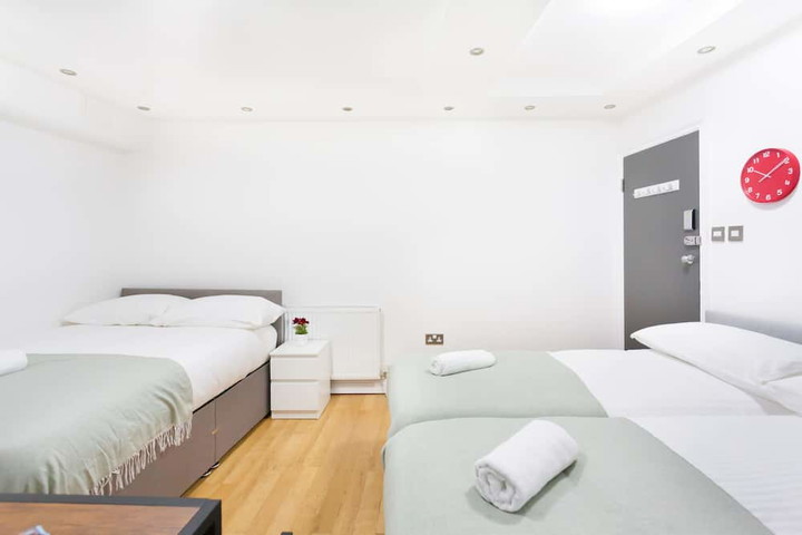Quad Room With Private Kitchen -Shared Bathroom 2 - Bloomsbury
