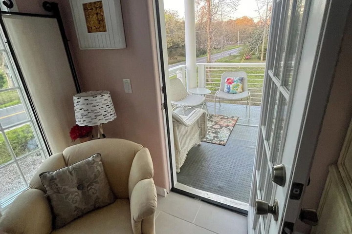 The Tree Top Terrace- Is Private, Close To Ocean & Downtown On James Island.. - Charleston, SC