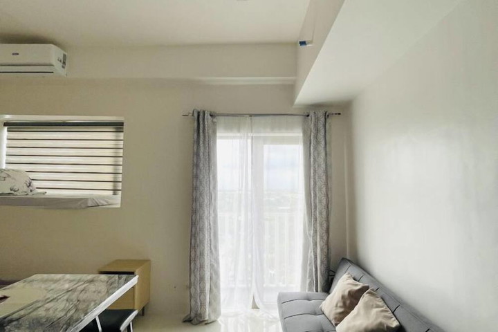 Wv Towers Studio With Balcony And Pool - Iloilo City