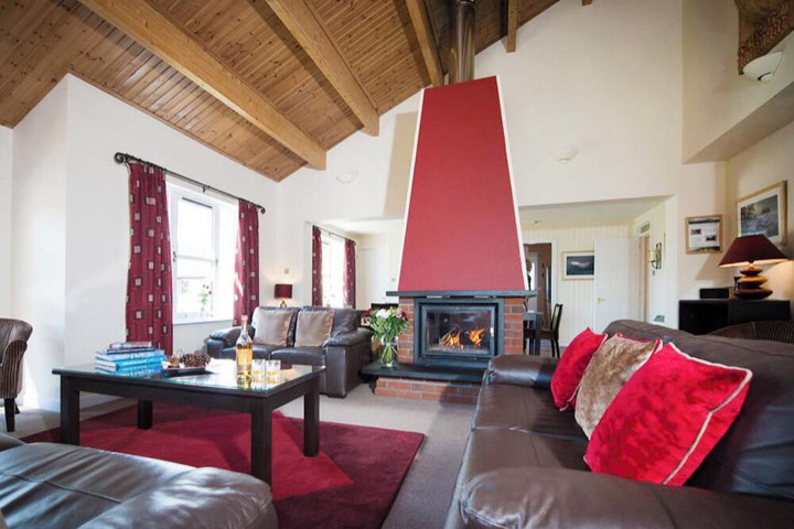 4 Bedroom Accommodation In Aviemore - Loch Morlich