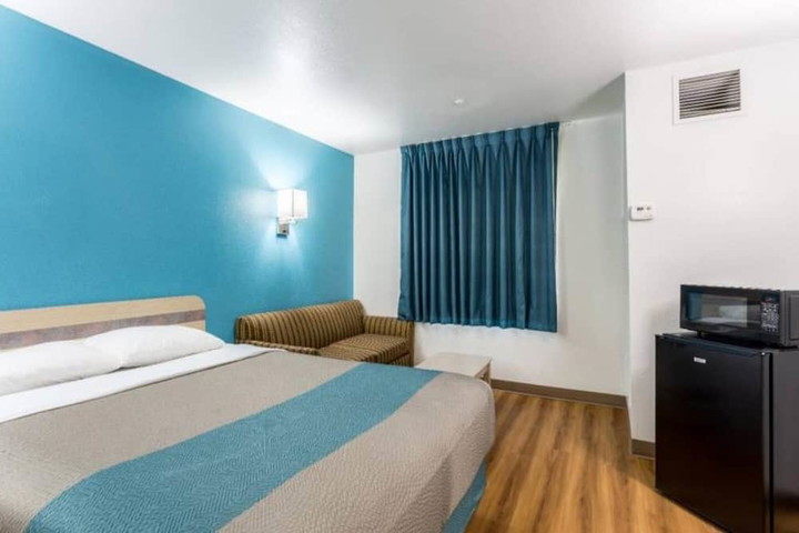 Spacious Ada Queen Bed|free Wifi - Roswell, NM