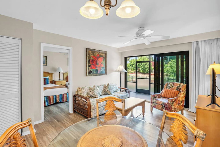 F-139 - First Floor Deluxe Condo, Sleeps 6 - Naples, FL