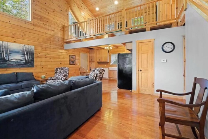 Enjoyable 4-bedroom Cabin With Ac In Niagara, On A Private 56 Acre Lake - Iron Mountain, MI