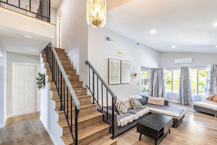 West Covina 3br Condo - Garage & Driveway, Sleeps 6 - West Covina, CA