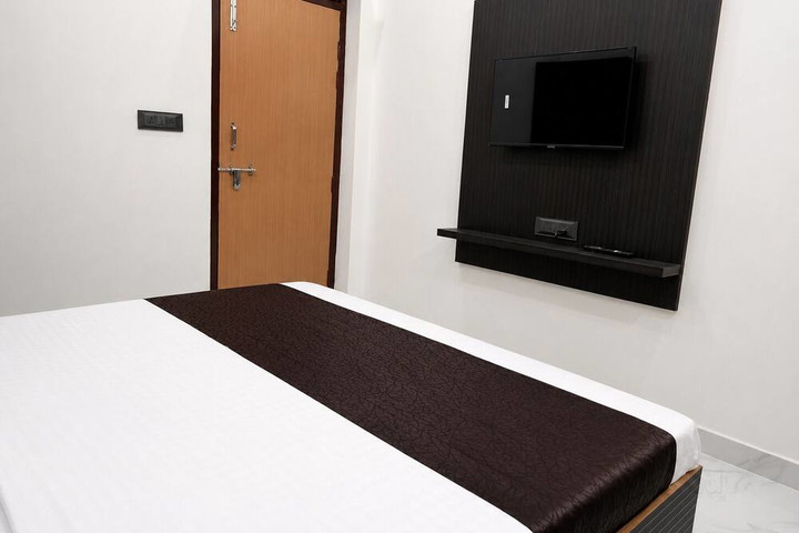 Spacious 5-bedroom Building In Marvelous Mathura With Ac - Mathura
