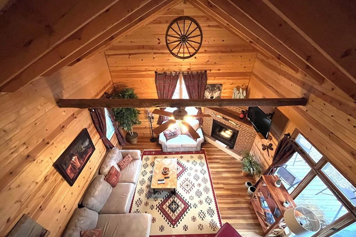 Timberline Cabins - The Birmingham Cabin, Wifi, Pets, Hot Tub, Fireplace - Cambridge, OH