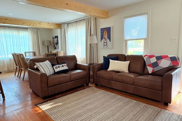 Steps To Farmers Market & Beach! Huge Deck + Fire-pit - Port Austin, MI