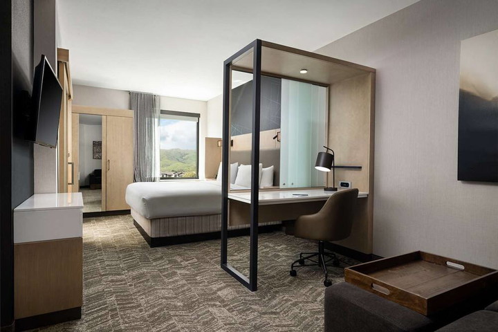 Near Levis Stadium + Free Breakfast. Pool. Bar. - Milpitas, CA
