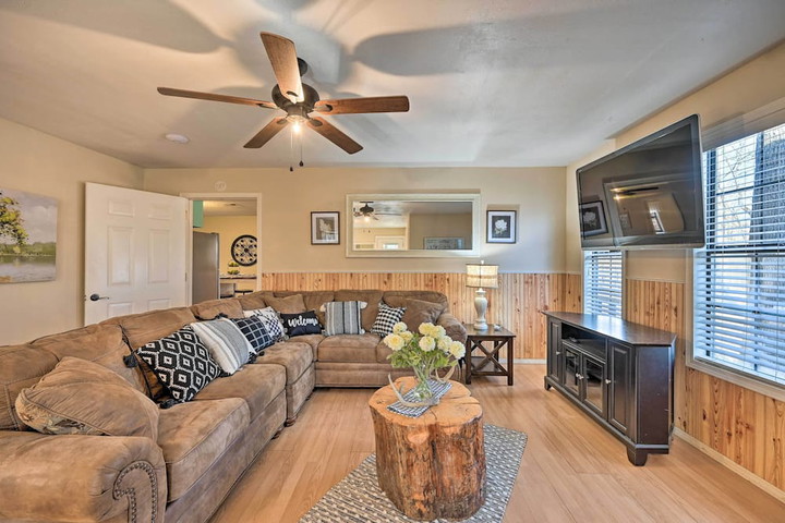 Pet-friendly 'Shady Oaks' Broken Bow Gem W/ Patio! - Oklahoma