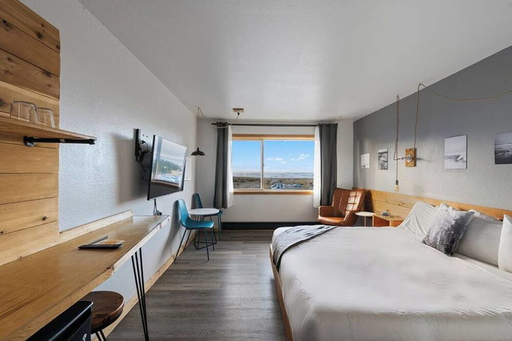 Experience Coastal Comfort! Indoor Swimming Pool, Pets Allowed, Free Parking! - Long Beach, WA