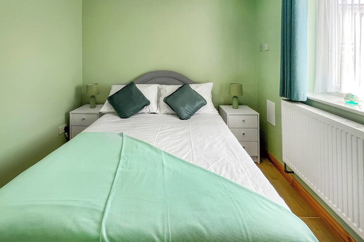 Very Spacious Property Across The Road From A Lovely Golden Sanded Beach. - Camber Sands