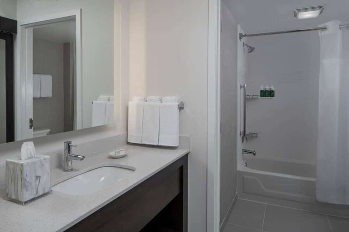 Ensuring A Very Comfortable & Memorable Stay! Free Breakfast, Pets Allowed! - Fairfax, VA
