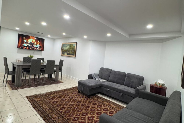 Cozy & Modern Apartment In Pickering - Ajax
