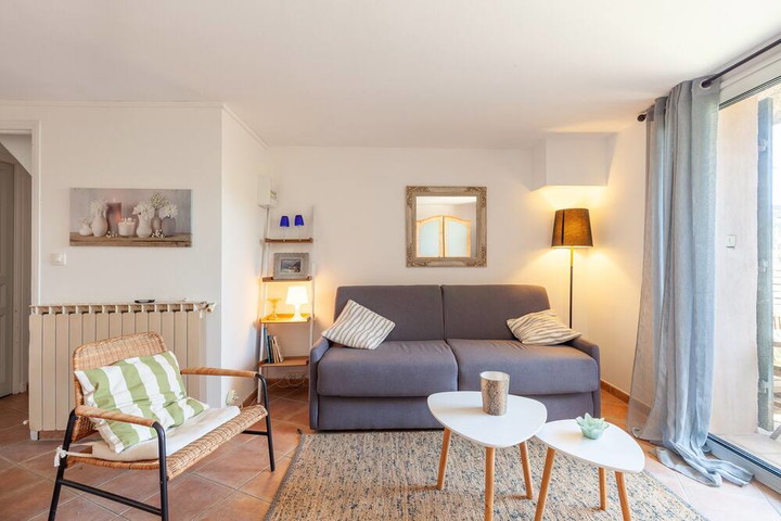 Appartement 'Logement De Charme Les Araucarias' Avec Piscine Partagée, Terrasse Privée Et Wi-fi - La Garde