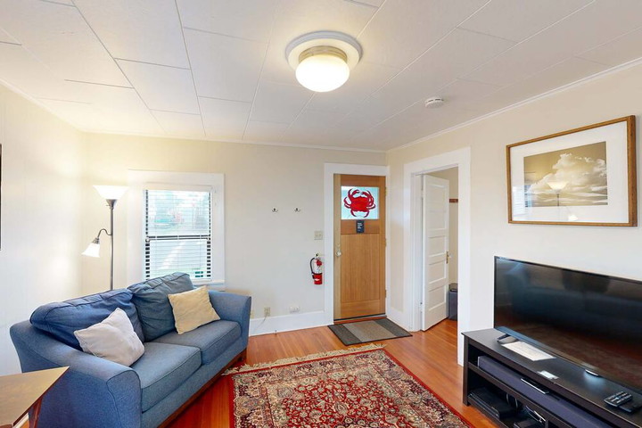 Cute, Dog-friendly Cottage W/ Views In Nye Beach - Walk To Shops & The Park - Newport, OR
