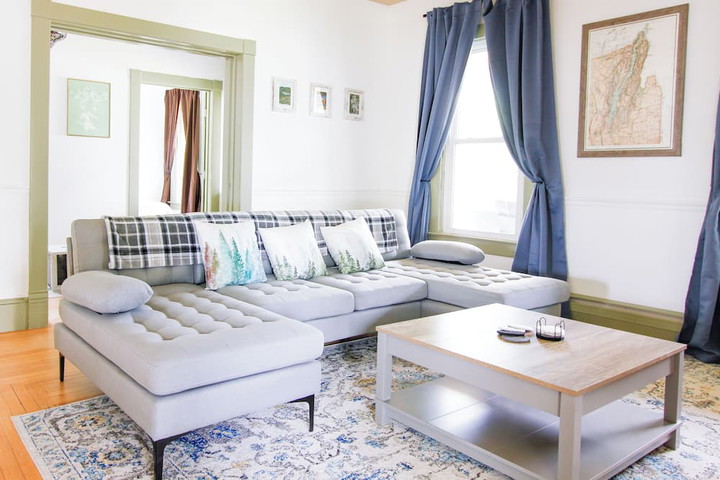 Expansive Victorian Close To Saratoga Springs And Lake George - Corinth, NY