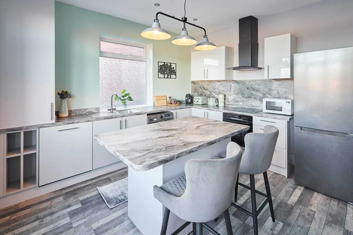 Host & Stay | The Parade View - Whitby