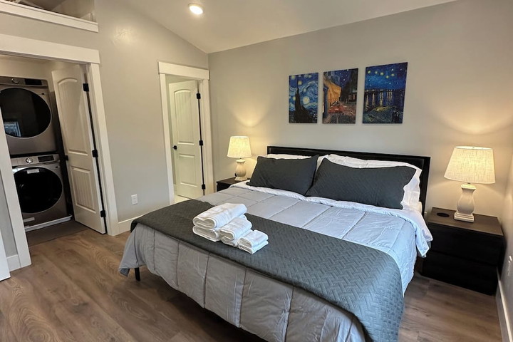 Private Guesthouse In Sugar House  King Bed - Salt Lake City, UT