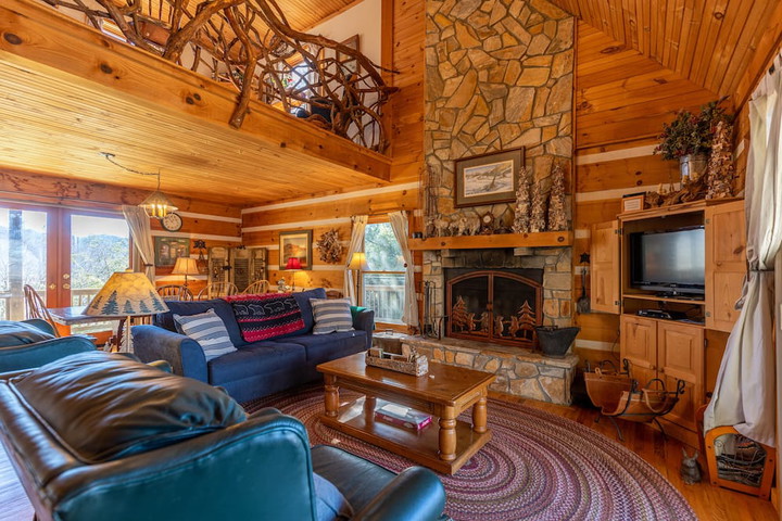 Windsong - Long Range Views, Pet Friendly, Fireplace - Boone, NC