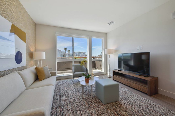 Modern One Bedroom In Resort-style Community - Palo Alto, CA