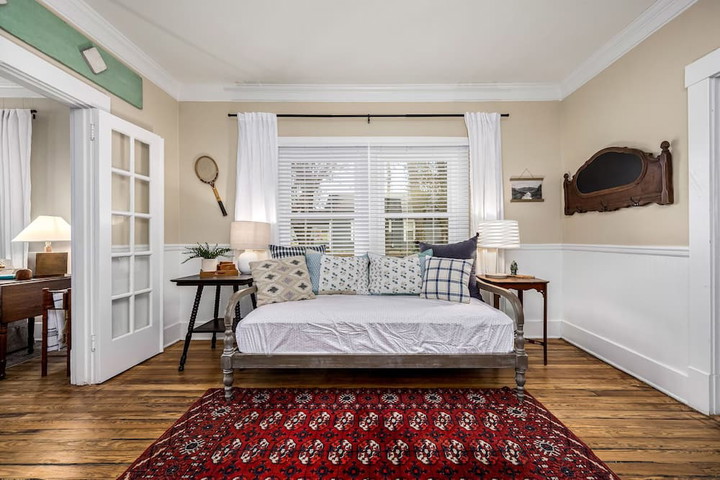 Cozy Cottage Newly Renovated Near Dwntn & Mtsu - Murfreesboro, TN