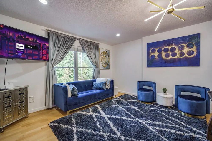 Townhouse With Pool Table - Renovated W/ King Bed - Northampton, MA