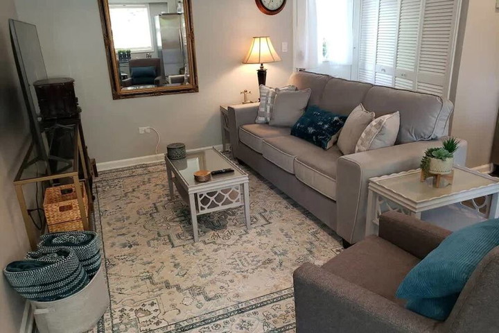 Newly Remodeled 2br 2ba Home Close To Barrington - Barrington, IL