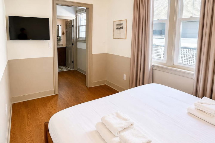 Ocean City Mansion Surf Room 2 - Jersey Shore, NJ