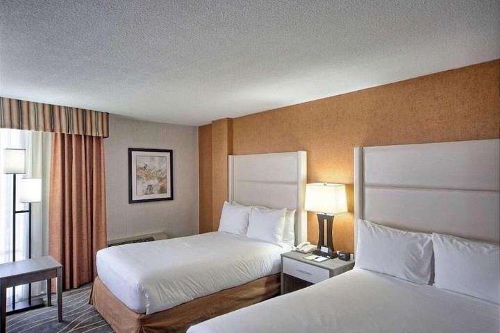 3 Units| Portland Retreat Minutes From Jetport, Shopping & Waterfront Dining - Portland, ME