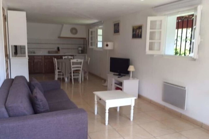Urrugne, T2 Apartment In Quiet Area, For 2 Adults - Ascain