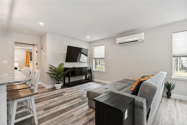 Cozy | 3 Br/2 Bath | Sleeps 8 | Quiet - Bangor, ME