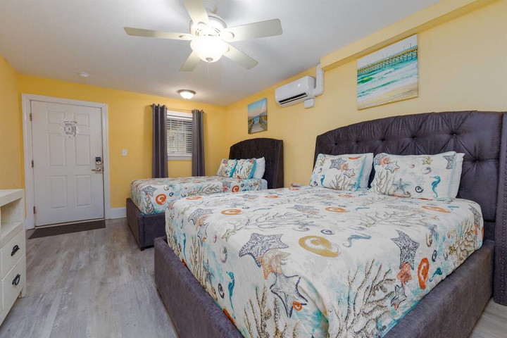 Surf City Getaway - Motel Unit - Walk To Beach - Surf City, NC