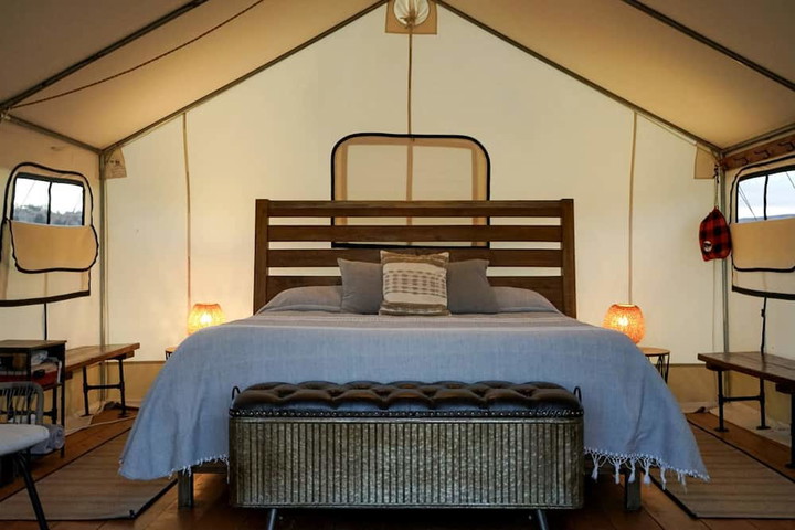 Outdoor Glamping Getaway To Enjoy Unique Sunsets Near Zion National Park In Utah - Utah