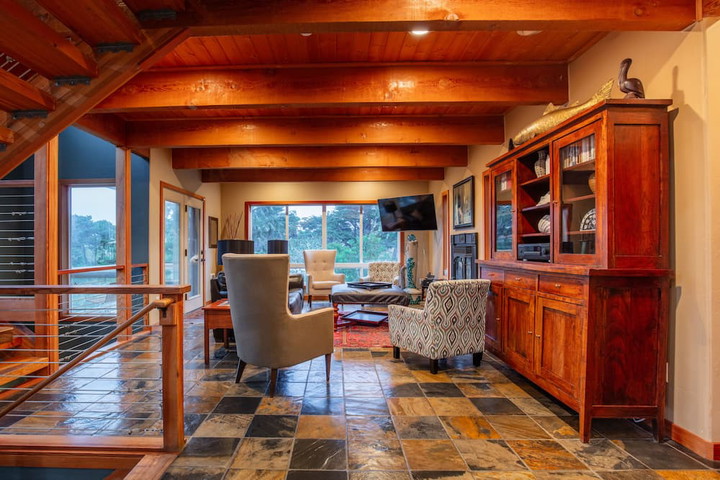 Beach House W Ocean Views, 3 Golfer En Suites, Hot Tub, Fireplace, Pets Ok! - Bandon, OR