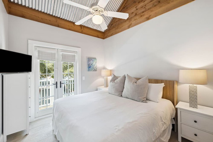 Cozy Couples Retreat In The Heart Of 30a | Minutes From Shops, Beaches, & Pools - Rosemary Beach, FL