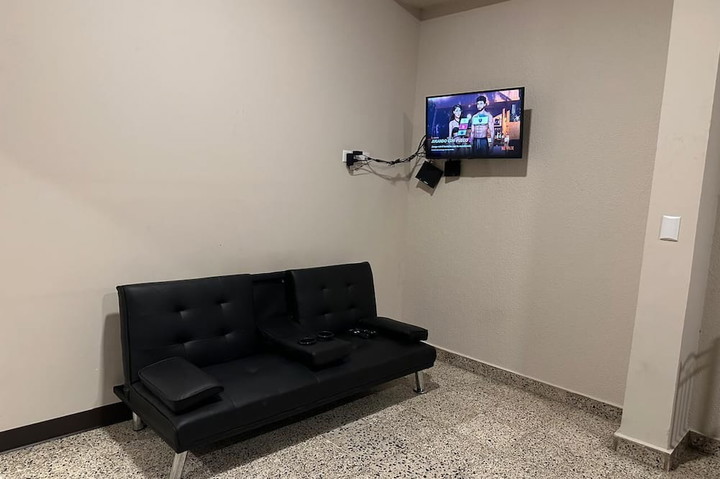 Apartamento De 2 Habitaciones, Ac, Baño, Netflix, Wi-fi, Lavandería Y Garaje. - Tegucigalpa