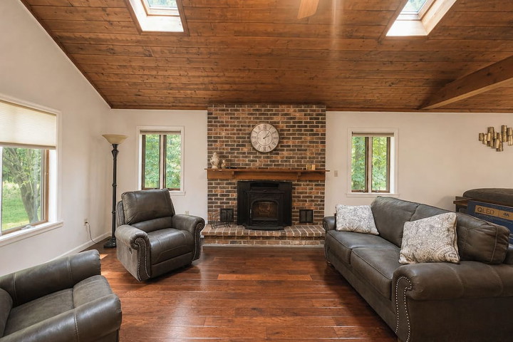 Spacious 6-bedroom Home In Treasure Lake.  A Great Gathering Place! - Treasure Lake, PA