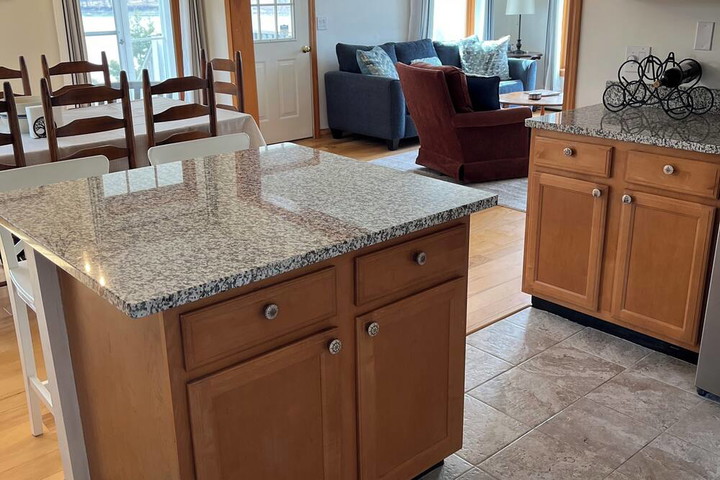Charming 3-bedroom Waterfront Cottage In Tremont With Spectacular Sunsets. - Bar Harbor, ME