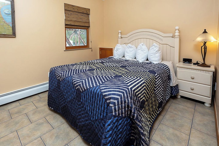 A Suite Place .5 Mi From Beach - Michigan City, IN