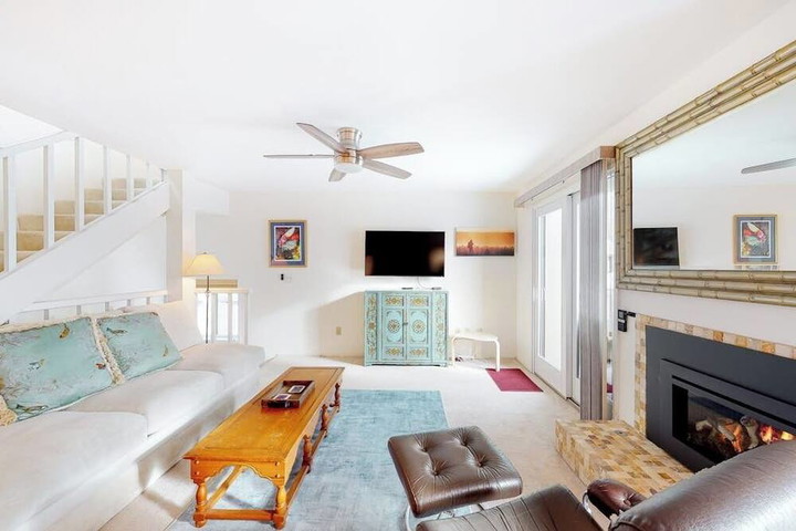 Three-level Water-view Condo Near Skiing With Hot Tub, Pool, & On-site Golf - Sun Valley, ID