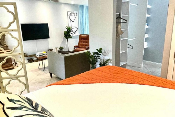 The Villa Unit - The Agustin Guesthouse For Men, A Beautiful & Sexy Resort Oasis - Coral Springs, FL