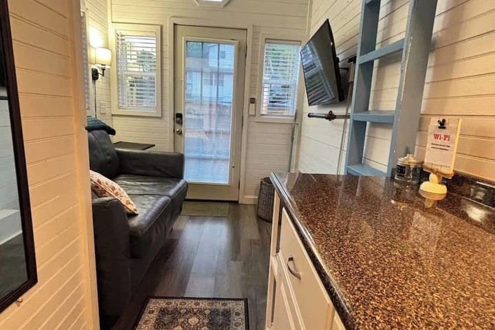 Quaint 1-bedroom Tiny Home With Loft Bed In Charming Parkersburg - West Virginia